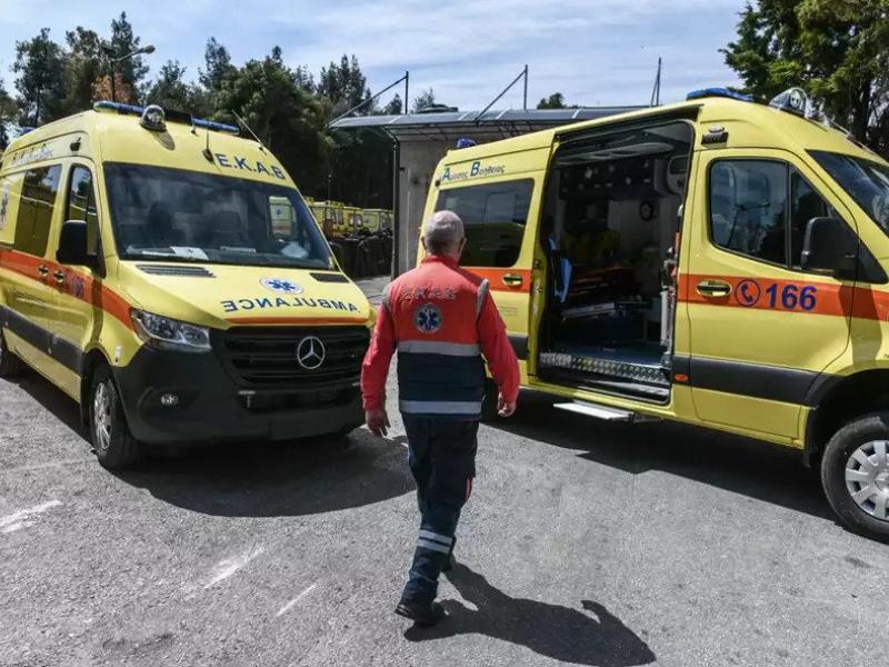 Βόλος: Αυτοκίνητο παρέσυρε πατέρα και γιο που περπατούσαν και τους ...