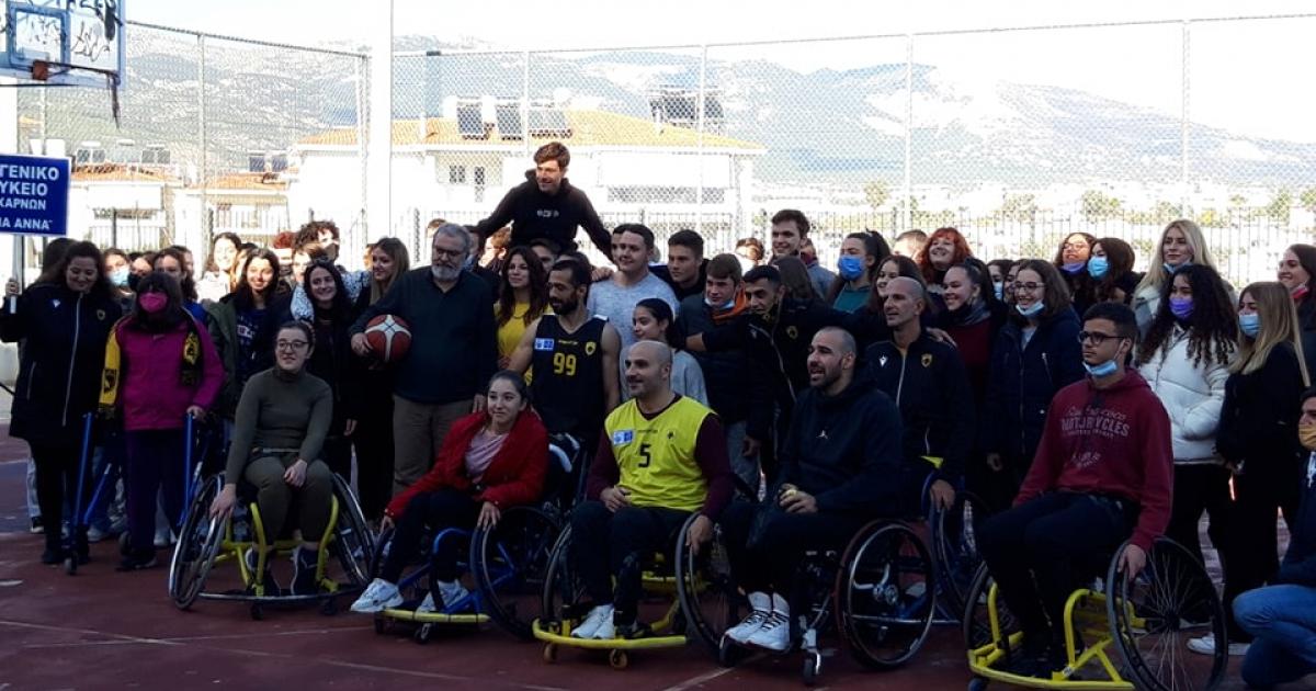 Στο 5ο ΓΕΛ Αχαρνών η ομάδα μπάσκετ με αναπηρικά αμαξίδια της ΑΕΚ | Alfavita
