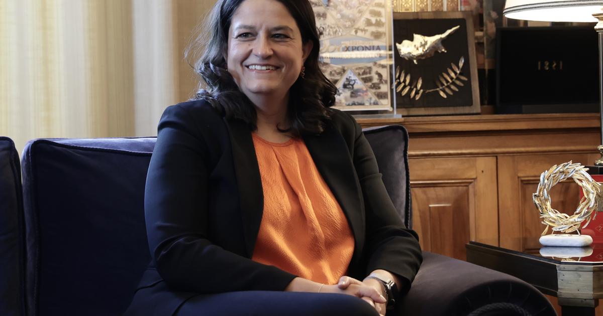 Απίθανη Κεραμέως: Κατηγορεί τη ΔΟΕ για...«νόθευση του πολιτεύματος ...