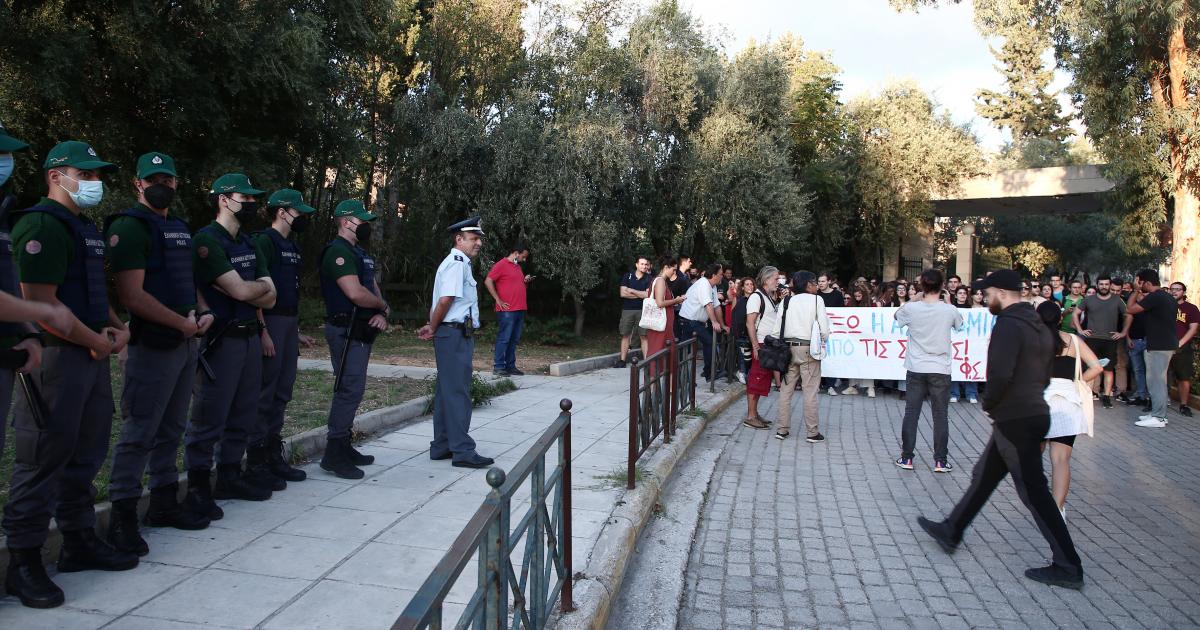 Η Μητσοτάκης Α.Ε. έστειλε τα ΜΑΤ να «φυλάνε» την Πανεπιστημιακή ...