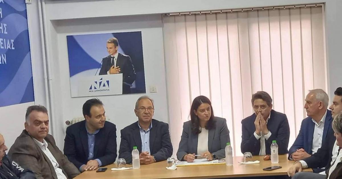 Η Νίκη Κεραμέως σε κομματική συνάντηση στα γραφεία της ΔΕΕΠ Τρικάλων ...