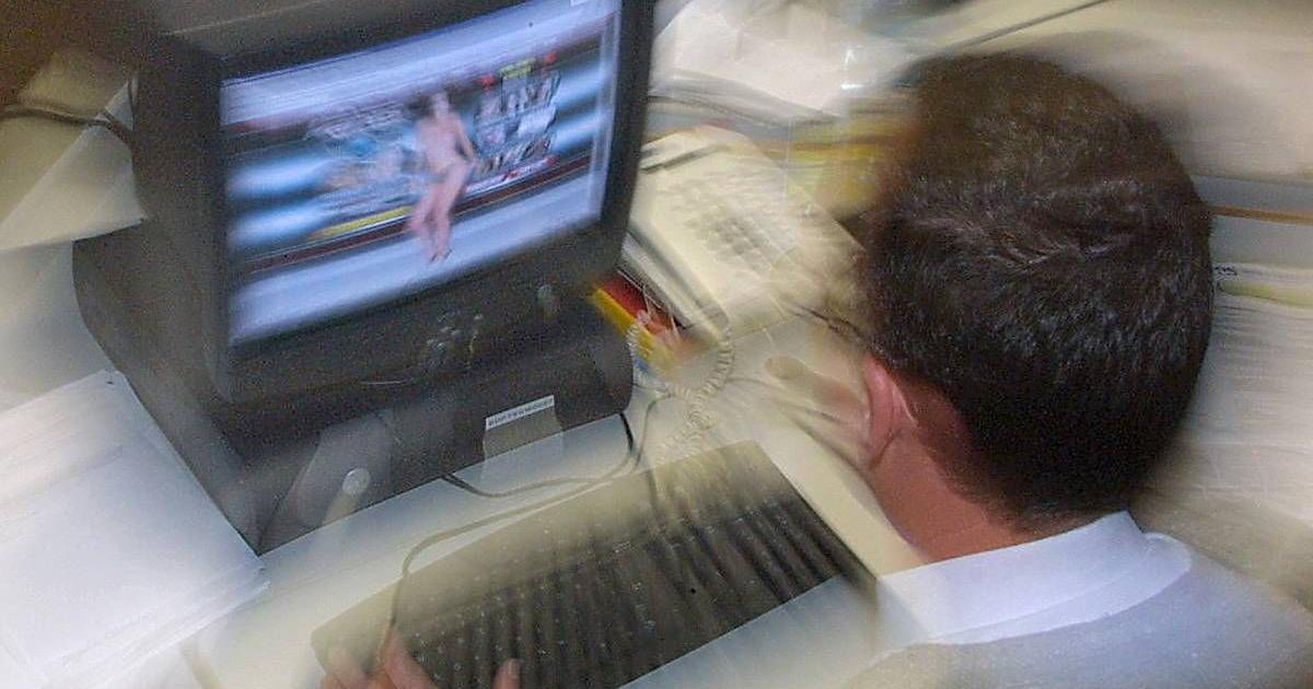 Βόλος: Χειροπεδες σε 43χρονο- Είχε δεκάδες φωτογραφίες με πορνογραφία ...