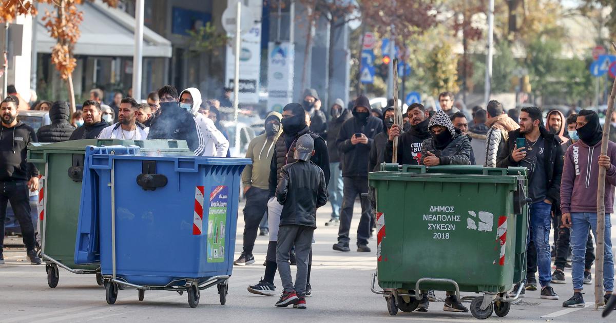 Θεσσαλονίκη: Παράσταση πολιτικής αγωγής των γονέων του 16χρονου - «Η ...