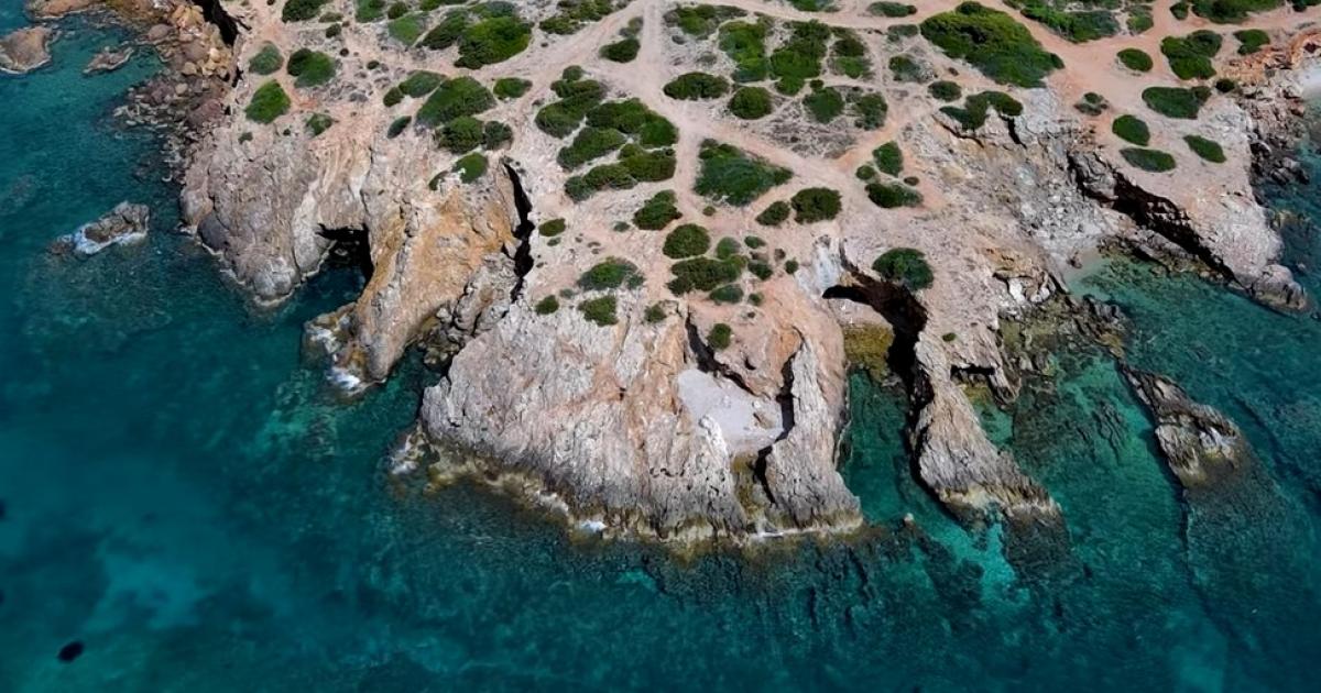 Ο κόλπος της Αφροδίτης: Η κρυφή, ερωτική παραλία της Αττικής που ...