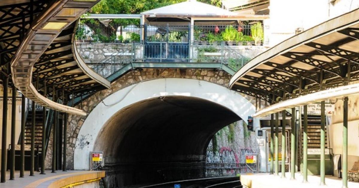 Απίστευτο κι όμως «ελληνικό»: Πάνω σε ...ταβέρνα πέφτει η έξοδος ...