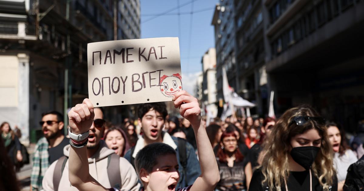 «Πάμε και όπου βγει»: Θλίψη και οργή για τη σιδηροδρομική τραγωδία ...
