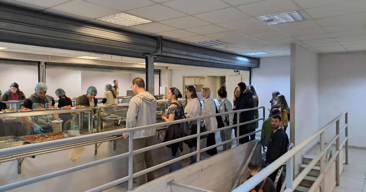 ΑΠΘ: Η κάρτα σίτισης αποκλείει φοιτητές - Διαμαρτυρία στη φοιτητική ...