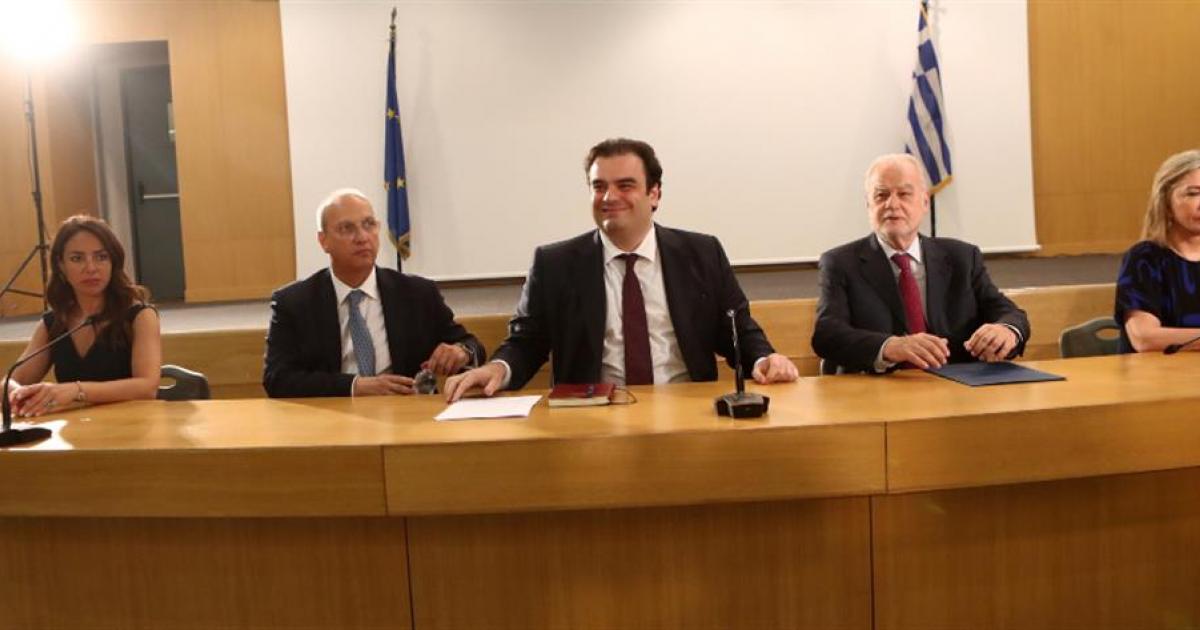 Υπουργείο Παιδείας: Ποιος/α αναλαμβάνει τις αρμοδιότητες της ...