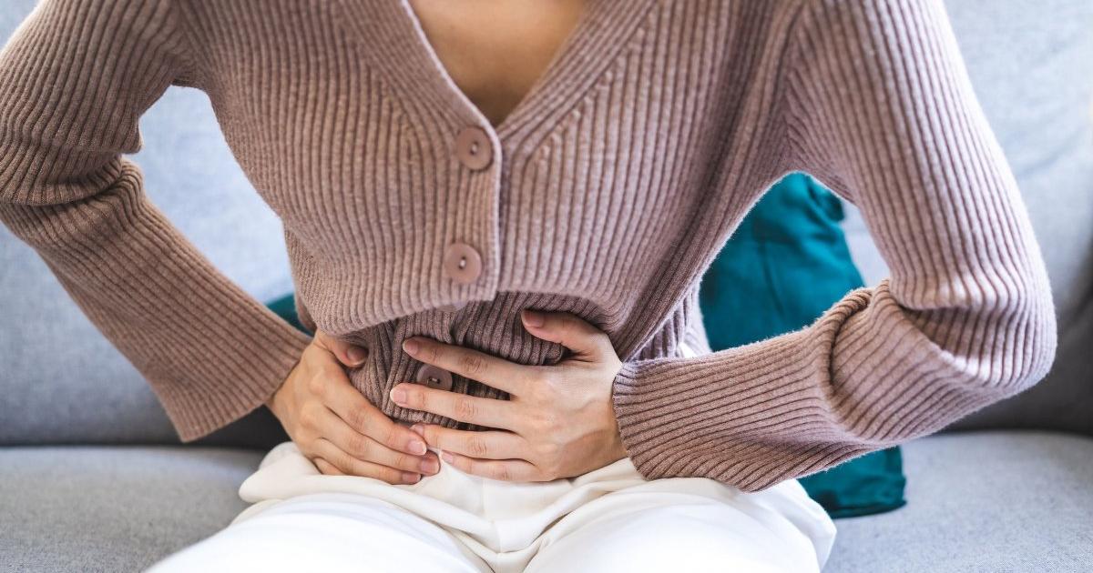 Καρκίνος Παχέος Εντέρου: Τα συμπτώματα που δεν πρέπει να αγνοήσετε αν είστε 45 ετών | Alfavita