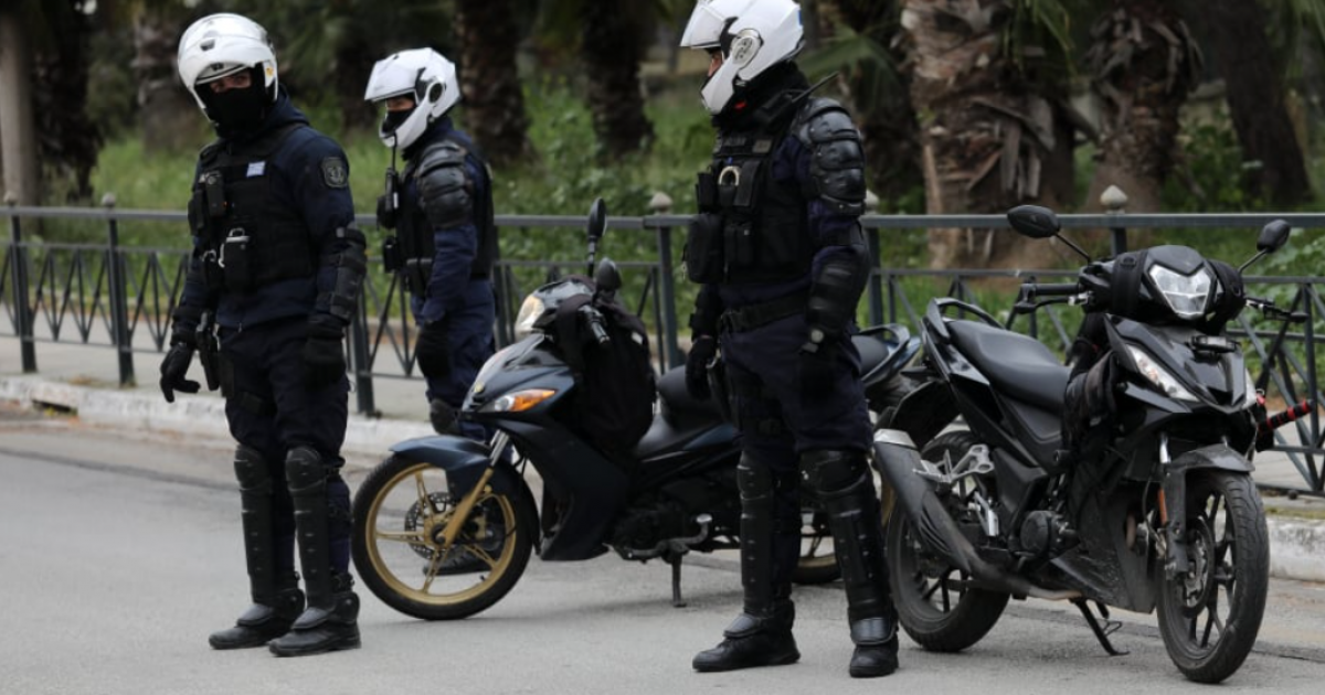 Συναγερμός στο Κερατσίνι: Πέταξαν τσαντάκι με χειροβομβίδες και ...