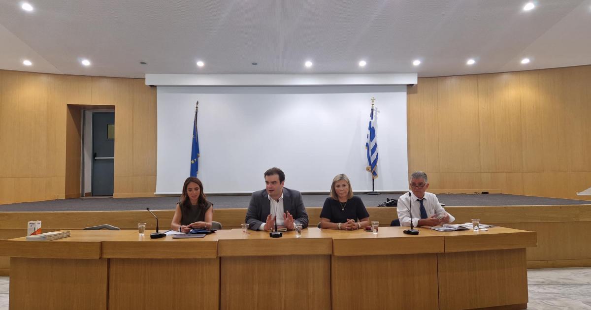 Υπουργείο Παιδείας: Ο ένας... για Κρήτη τράβηξε... η άλλη για την Ύδρα ...