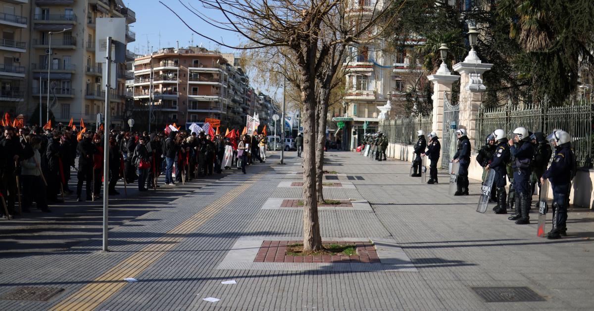 ΕΛΜΕ Πειραιά: Όλοι και όλες στη στάση εργασίας και στις απεργιακές ...