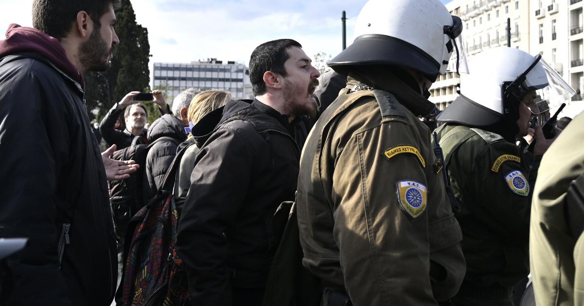 Συλλαλητήριο για τα ιδιωτικά πανεπιστήμια: Αστυνομικοί έριξαν χημικά ...