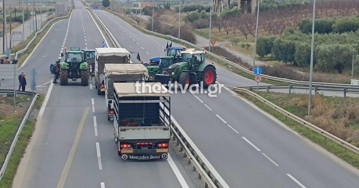 Αγροτικά μπλόκα: Κλειστή έως τις 20:00 το βράδυ η Εθνική Οδός ...