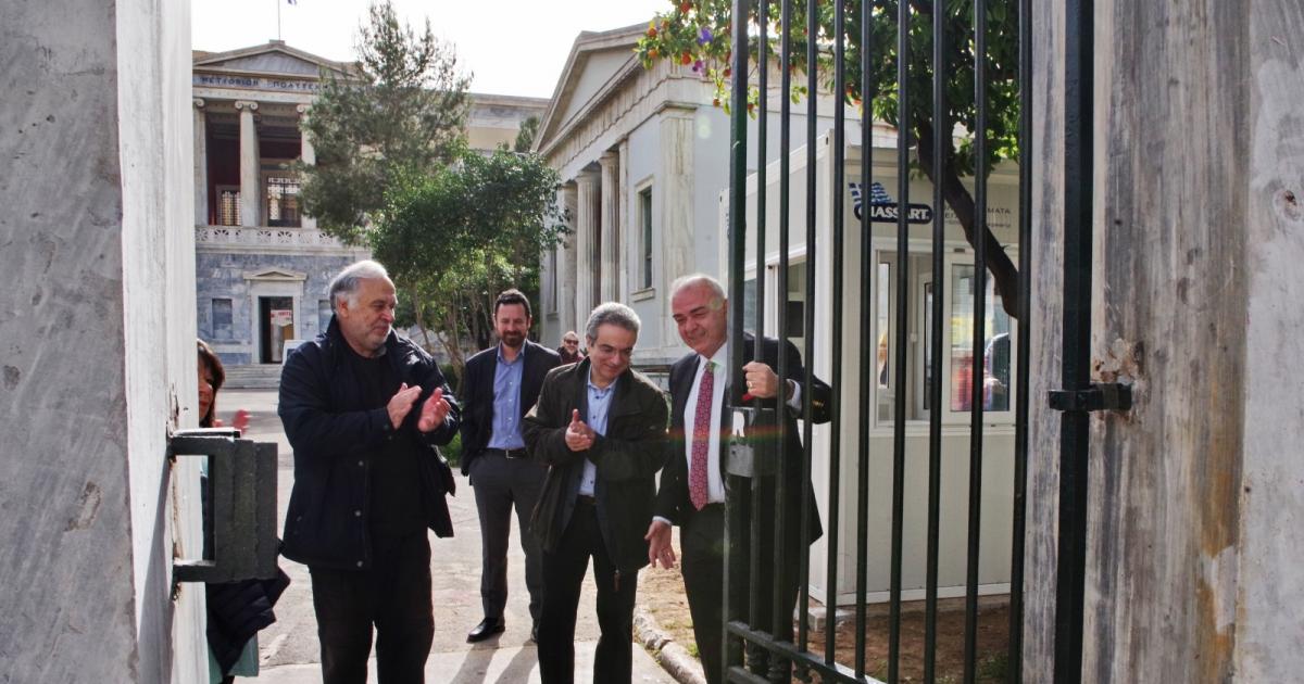 Ε.Μ.Πολυτεχνείο: Ανοικτή ξανά η κεντρική πύλη της Πατησίων μετά από 40 ...
