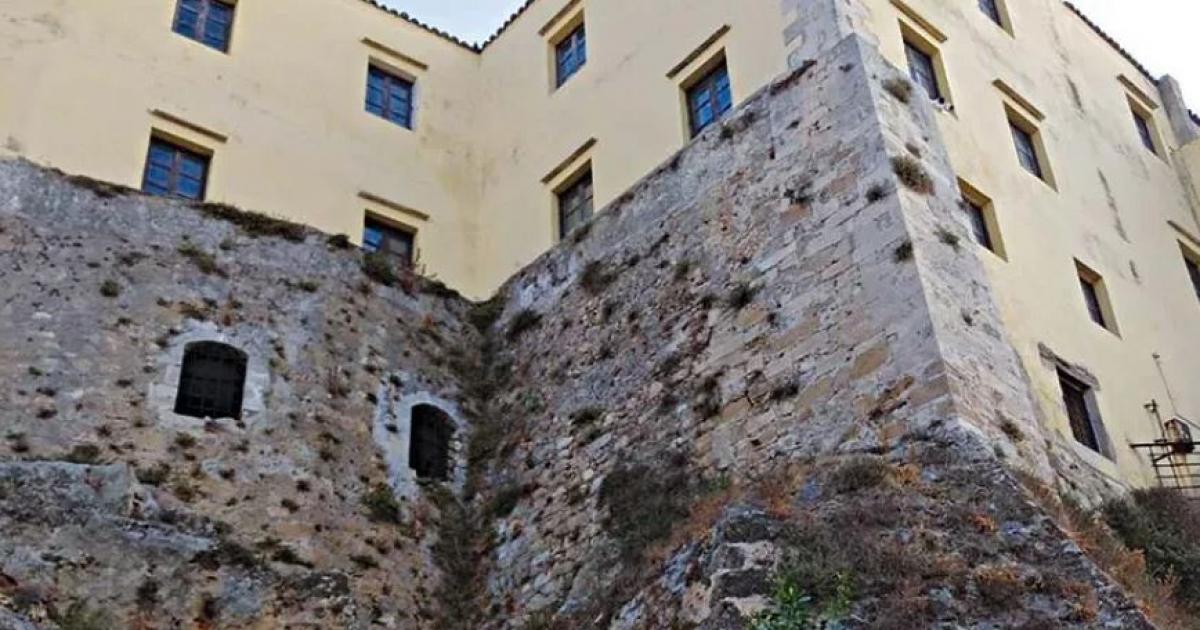 ΕΛΜΕ Χανίων: Ενάντια στην ιδιωτικοποίηση των κτιρίων και της αυλής στον ...
