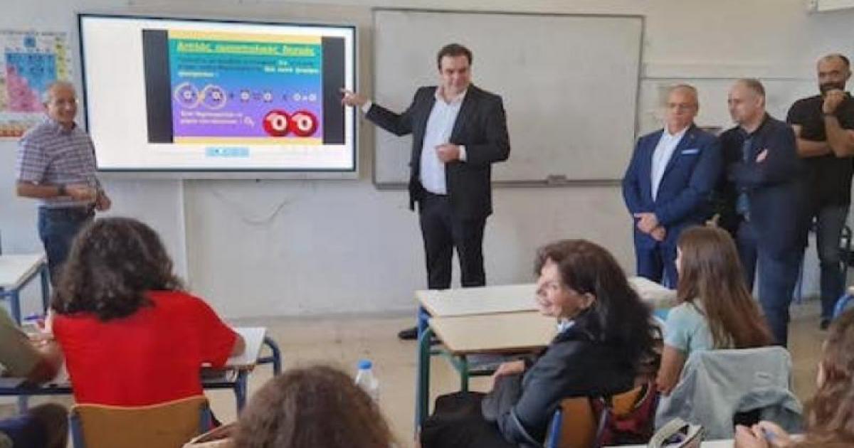 Πιερρακάκης από Θεσσαλονίκη: Διαδραστικοί πίνακες σε όλα τα σχολεία ...