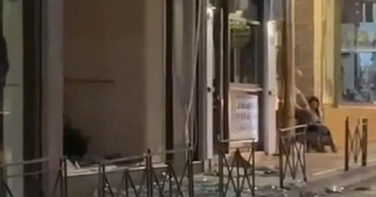 Έκρηξη στο Ίλιον: Άνοιξε κρατήρας 15 έως 20 εκατοστών μπροστά από ενεχυροδανειστήριο | Alfavita