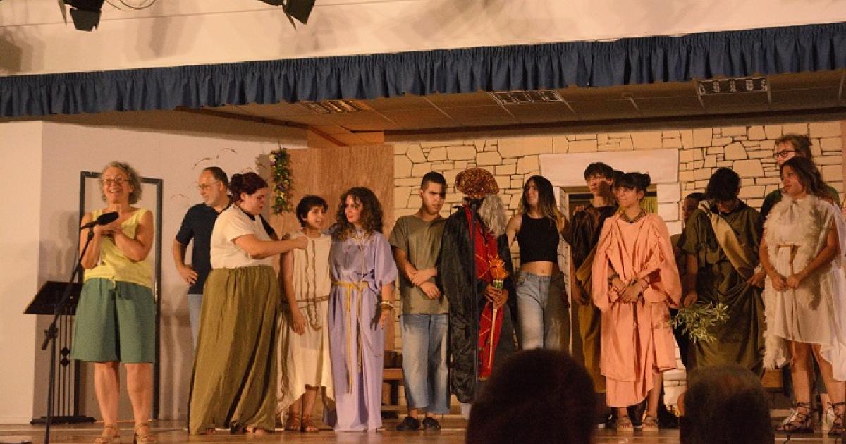 Θεατρική Ομάδα 126: “Πλούτος” του Αριστοφάνη – Μια εξαιρετική ...