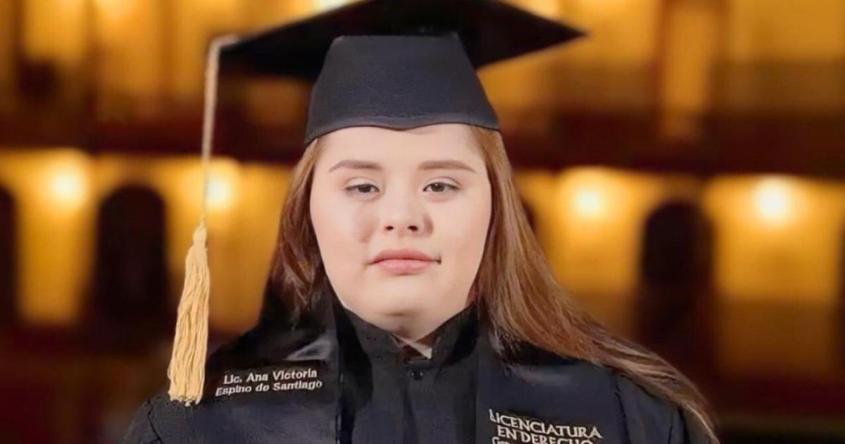 Σπουδαία διάκριση για την Ana Victoria Espino de Santiago: Έγινε η η πρώτη δικηγόρος με σύνδρομο ...