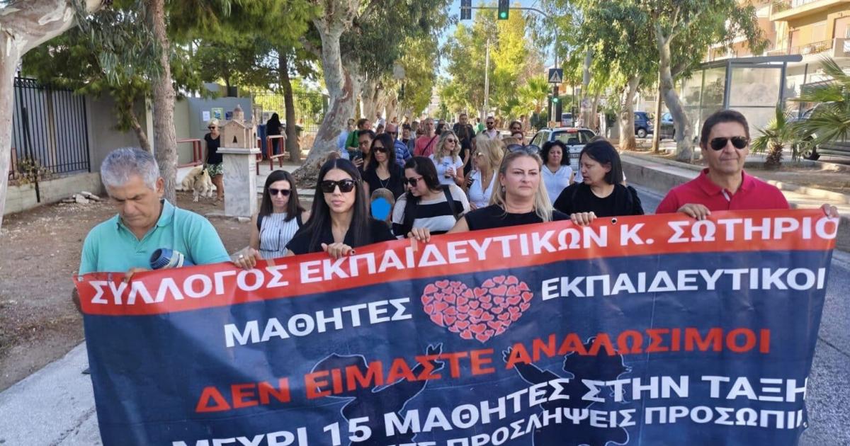 Μαζική κινητοποίηση ενάντια στις συγχωνεύσεις τμημάτων στο Λαύριο ...