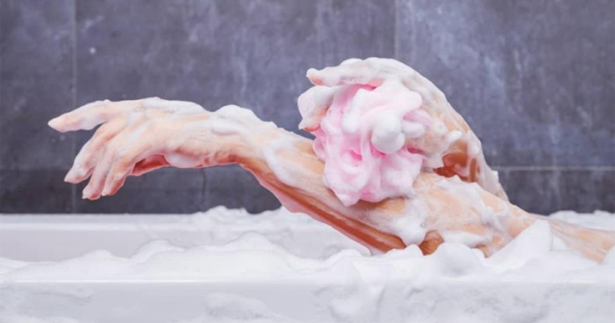 Σφουγγάρι μπάνιου: Τι κίνδυνοι κρύβονται και πόσο συχνά πρέπει να το αντικαθιστούμε | Alfavita