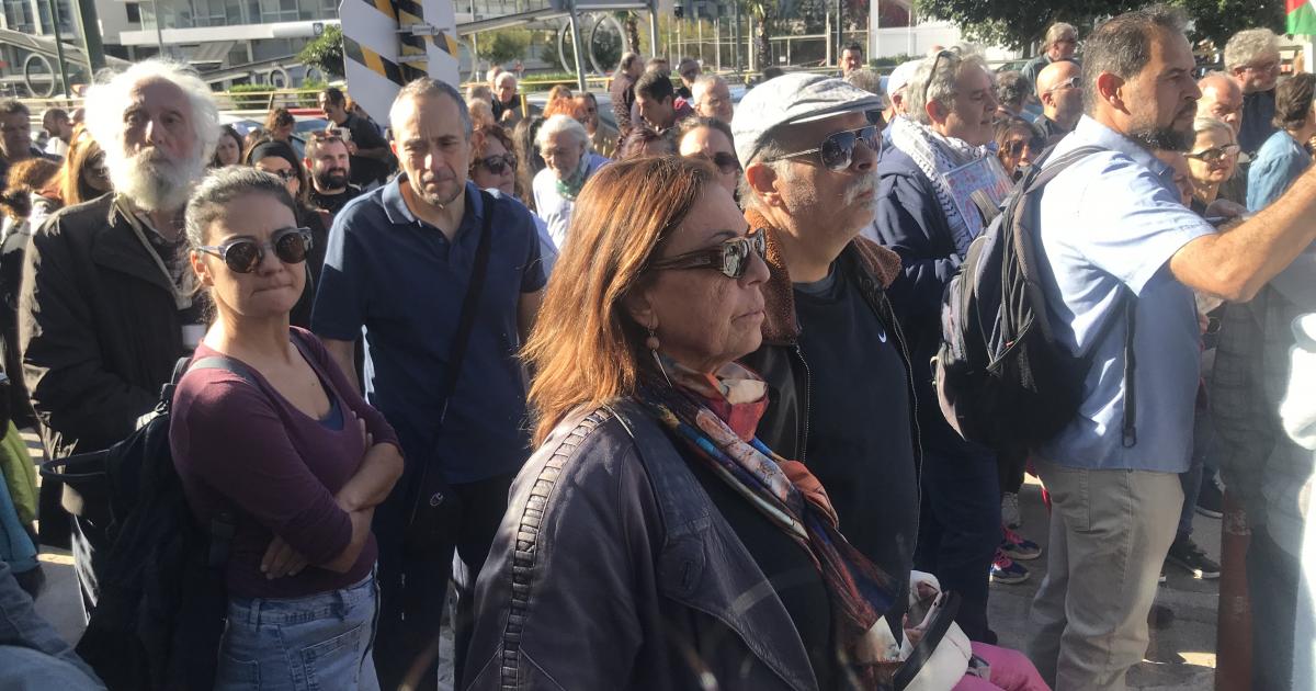 Μαζική και μαχητική συγκέντρωση στη Διεύθυνση Δ΄Αθήνας για τη δίωξη της ...