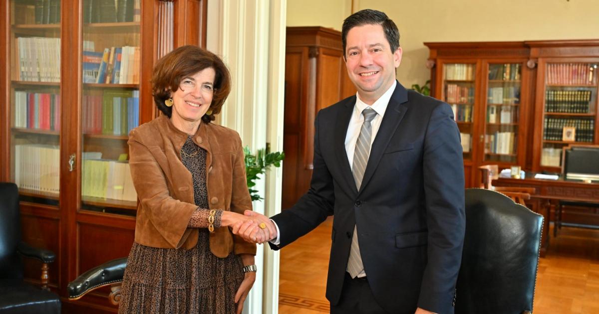 ΕΚΠΑ: Μνημόνιο συνεργασίας υπέγραψαν ο πρύτανης Γεράσιμος Σιάσος και η ...