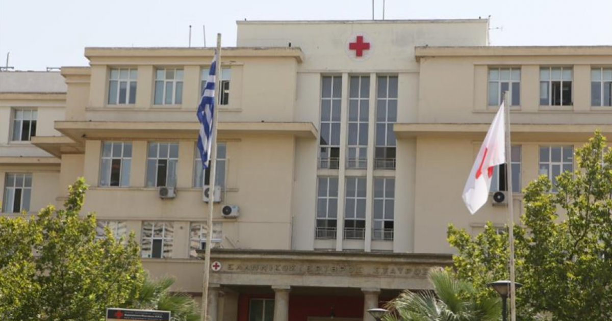 Πτώση ασανσέρ στον Ερυθρό Σταυρό: «Με χειρουργικό εργαλείο ανοίξαμε την ...