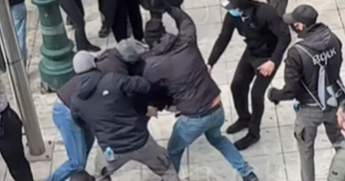 Συγκέντρωση στα Τέμπη: Σοκαριστικό βίντεο δείχνει κουκουλοφόρους να ...