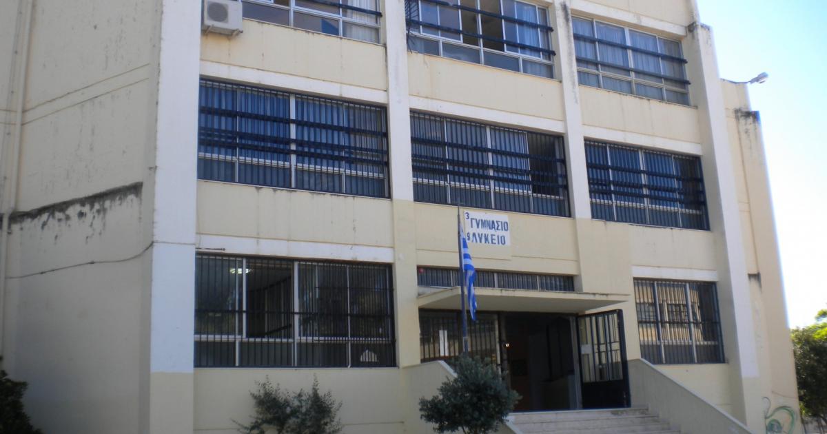 Εικόνες εγκατάλειψης στο 3ο Γυμνάσιο Καλαμάτας: Αγωνία για τα κτιριακά ...