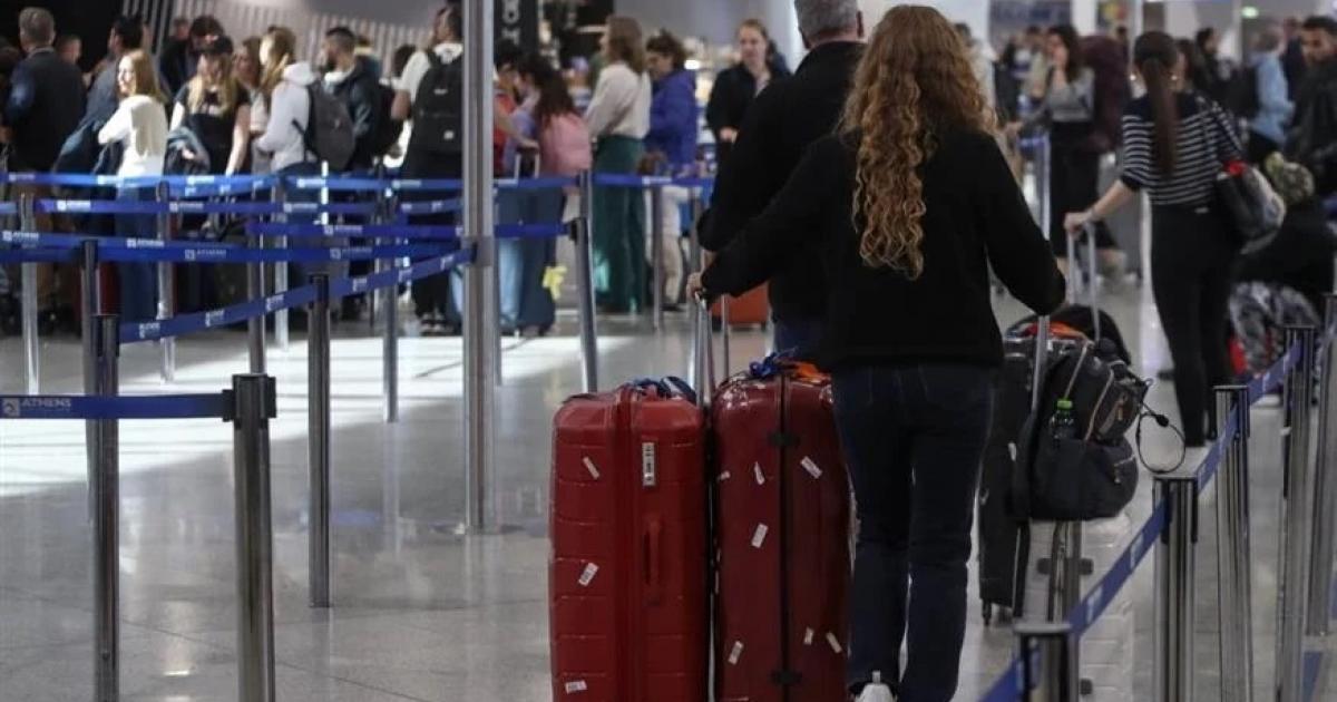 Ανατροπή στις χειραποσκευές: Στο στόχαστρο 7 αεροπορικές εταιρείες για ...