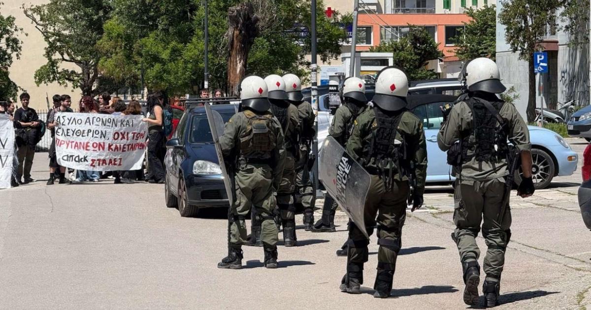 ΑΠΘ: Eπεισόδια μετά την ανακατάληψη στο Στέκι του Φυσικού - Δακρυγόνα ...