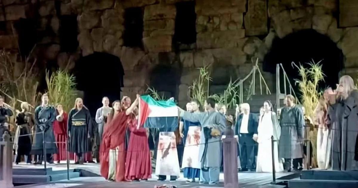 Ηρώδειο: Καλλιτέχνες ύψωσαν τη σημαία της Παλαιστίνης (Video) | Alfavita