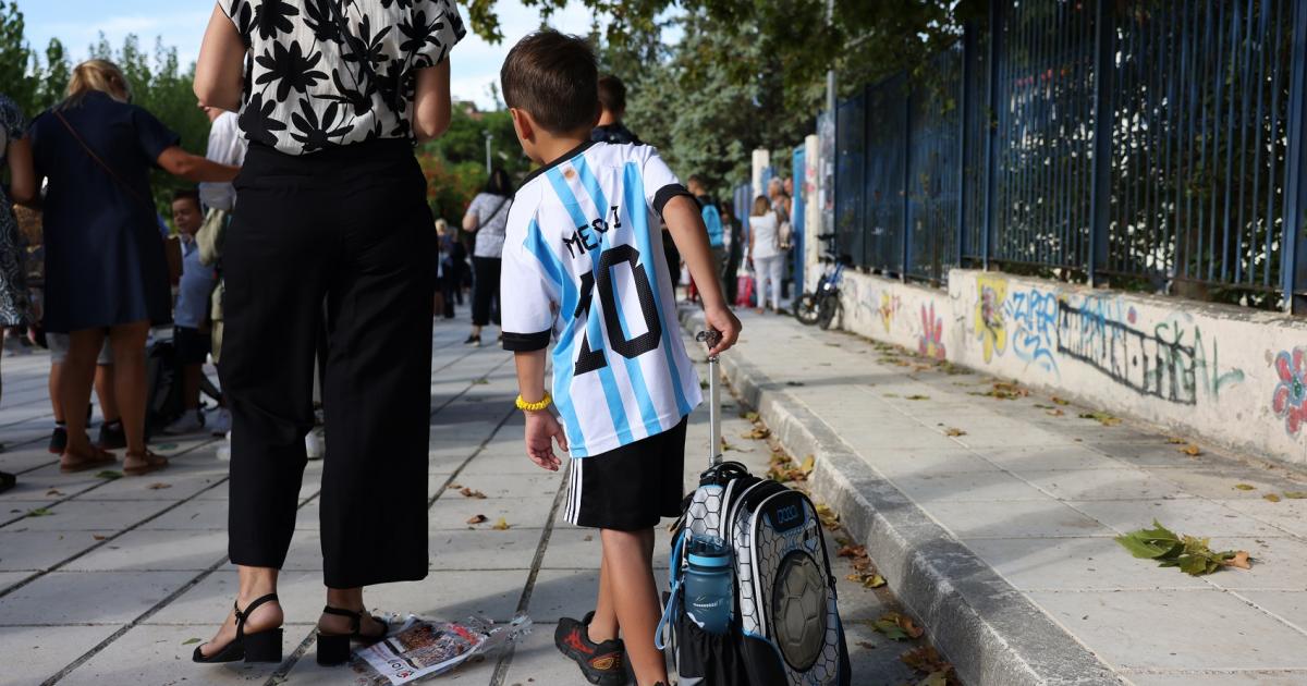 Γονείς: Η γονική άδεια που μπορείτε να πάρετε πριν τις σχολικές γιορτές ...