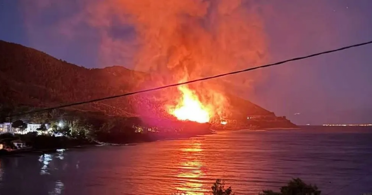 Πύρινος εφιάλτης στη Θάσο: Καίγεται το Γλυκάδι – Εκκενώνονται ...