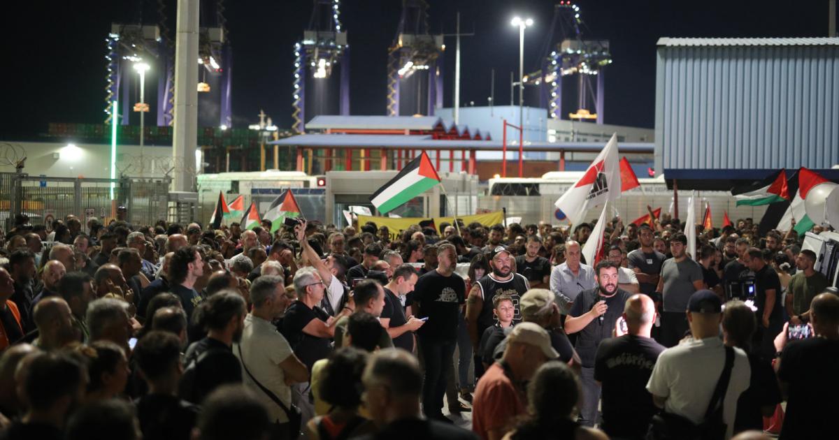 Νέα μαζική κινητοποίηση στο λιμάνι του Πειραιά κατά της εκφόρτωσης ...