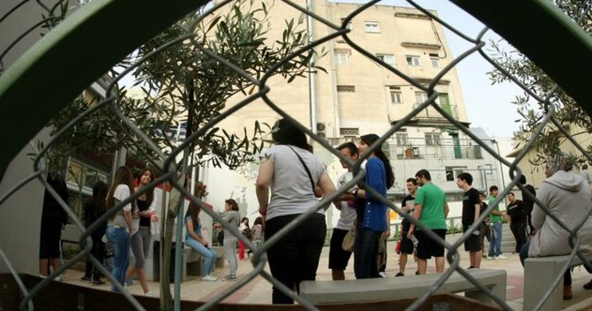 Η μαθήτρια με την πεταλούδα και η ανεπαρκής πολιτεία | Alfavita