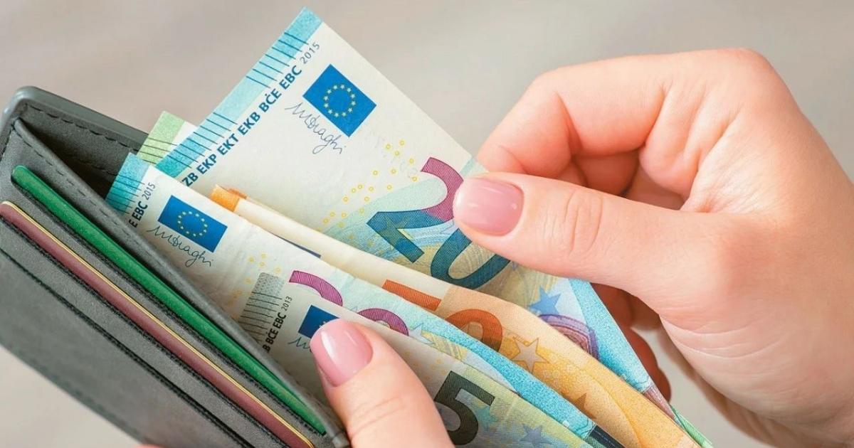 1000 ευρώ επίδομα από τον ΟΠΕΚΑ - Πώς και ποιοι τα παίρνουν | Alfavita