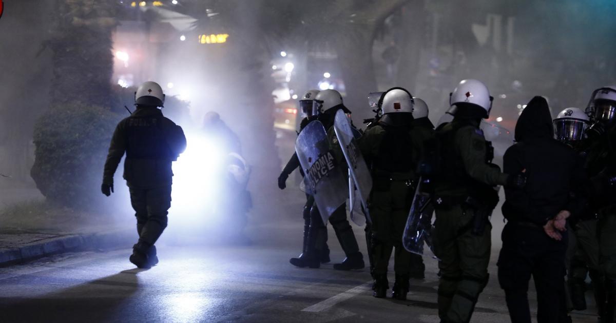 Πορεία για την Παλαιστίνη: Επιθέσεις ΜΑΤ κατά διαδηλωτών — Τα βίντεο ...