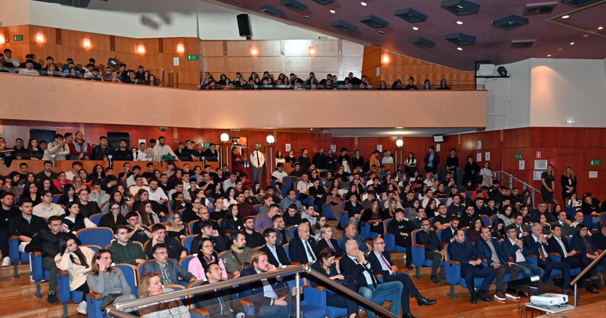 Παν. Μακεδονίας: Πλήθος νέων στην εκδήλωση «ΣΟΕΛ/ACCA Career Fair ...