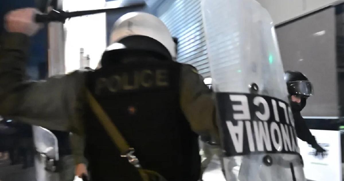 Εξάρχεια: ΕΔΕ για την επίθεση των ΜΑΤ σε θαμώνες καταστημάτων | Alfavita