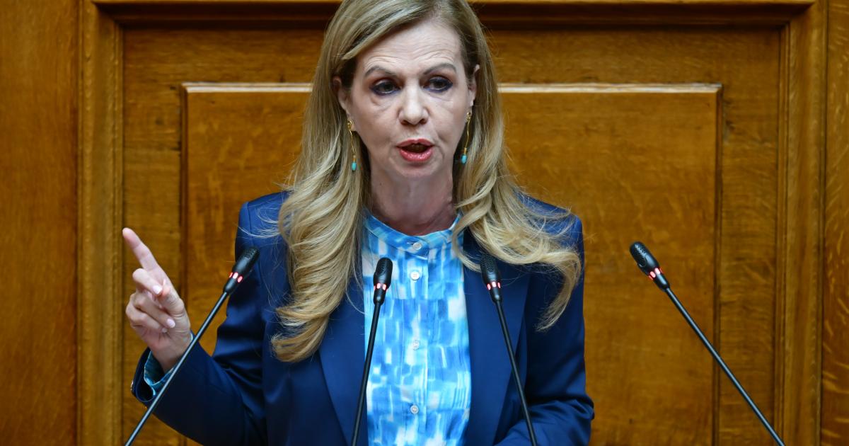 Τζούφη για βιβλία: Οι εκπαιδευτικοί δεν είναι μεταφορείς | Alfavita