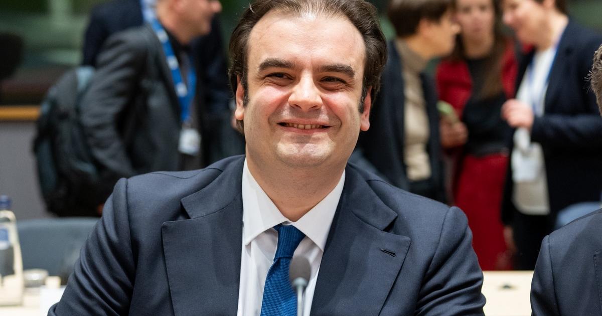 ΟΠΑ για εκλογή Πιερρακάκη στο Eurogroup: «Περηφάνια για τον απόφοιτό ...
