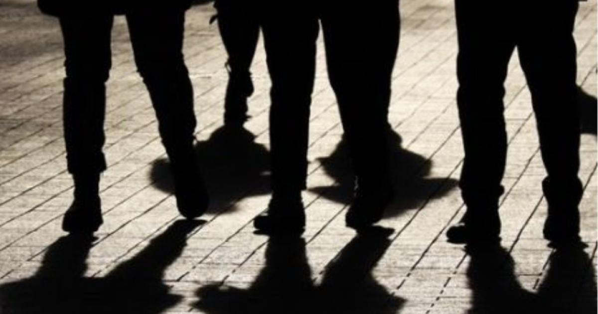 Ξυλοδαρμός ανήλικου σε σχολείο στο Μαρκόπουλο: Συνελήφθη 17χρονος και ο ...