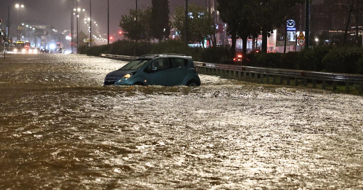Φονική κακοκαιρία σαρώνει τη χώρα – Δύο νεκροί και εικόνες καταστροφής ...
