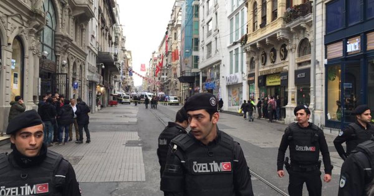 Σε επιφυλακή το ελληνικό Προξενείο στην Κων/πολη - Πολύ κοντά στο ...