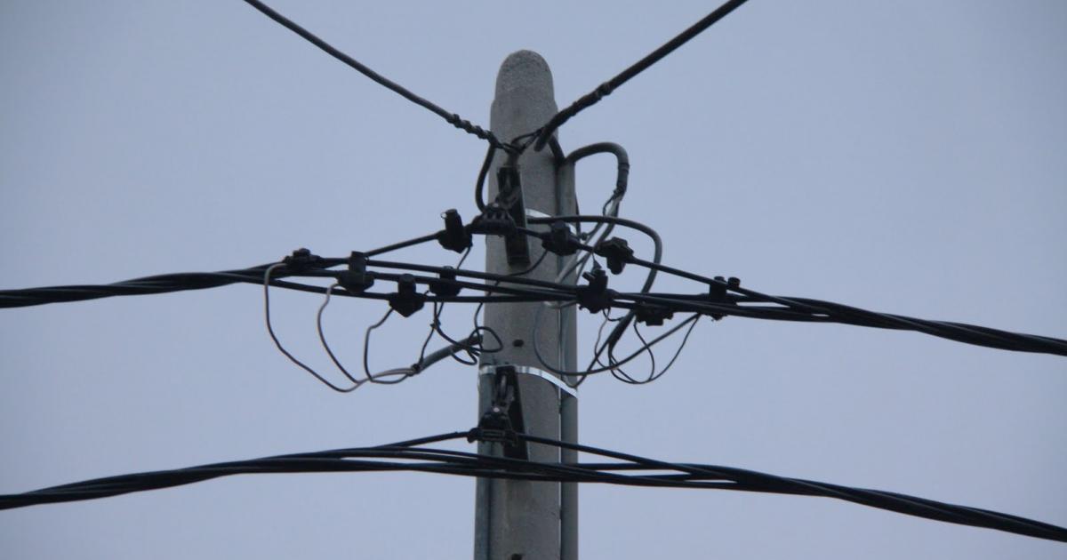 Σκαρφάλωσε σε κολώνα της ΔΕΗ και πέθανε ακαριαία | Alfavita