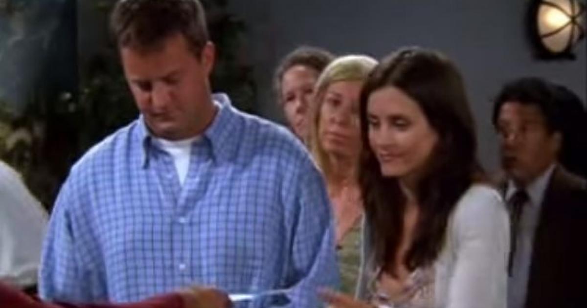 Η σκηνή που είχε κοπεί στα "Φιλαράκια" και τώρα έγινε Viral | Alfavita