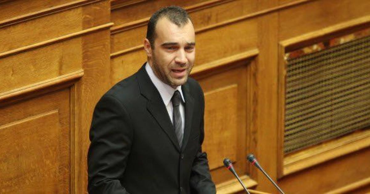 Ο Ηλιόπουλος της Χρυσής Αυγής σήκωσε το μεσαίο δάκτυλο σε πολίτες (ΦΩΤΟ ...